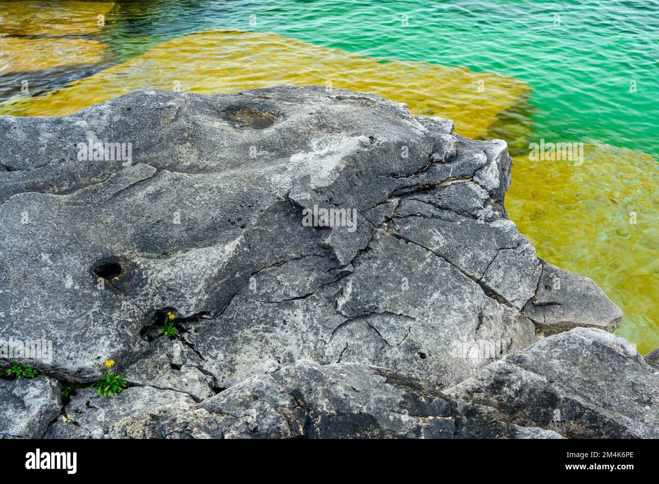 Lake Huron shoreline, submerged rocks at Halfway Log Dump, Bruce ...
