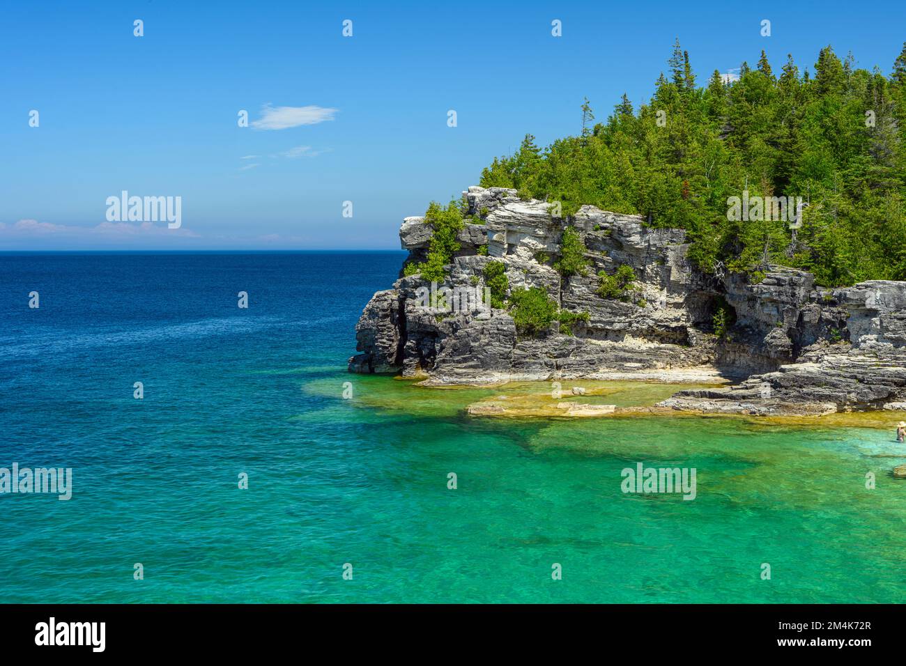 Lake Huron shoreline near the Grotto cave, Bruce Peninsula National ...