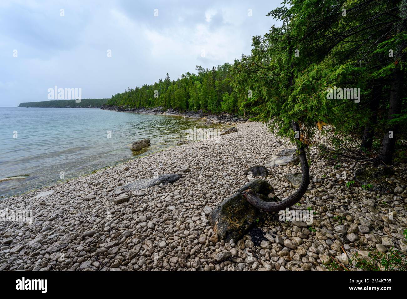 Limestone rock shoreline at Little Cove, Bruce Peninsula National Park ...