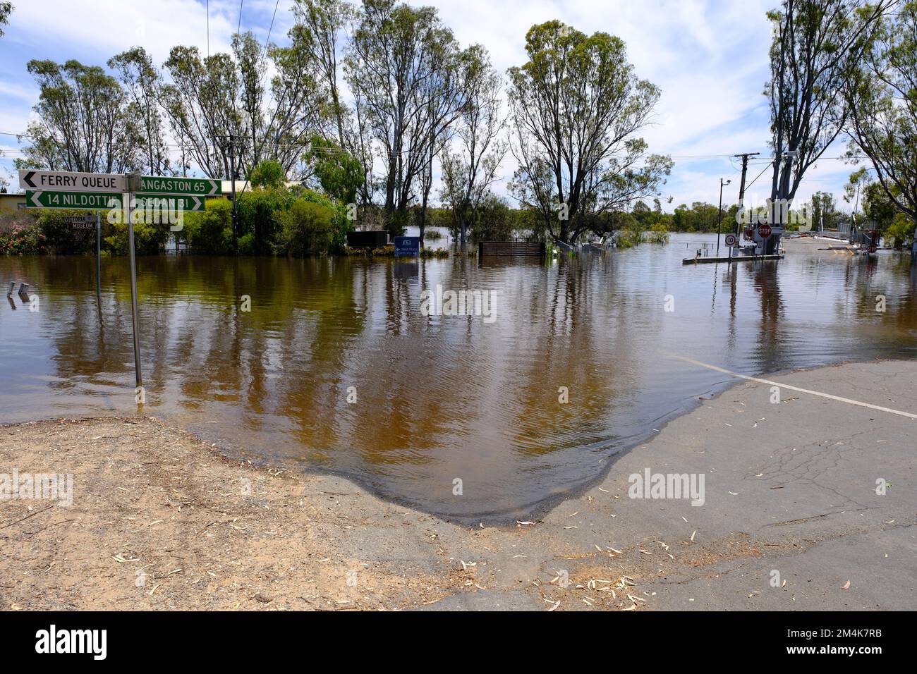 Flooding at Swan Reach in South Australia during the flooding of the ...