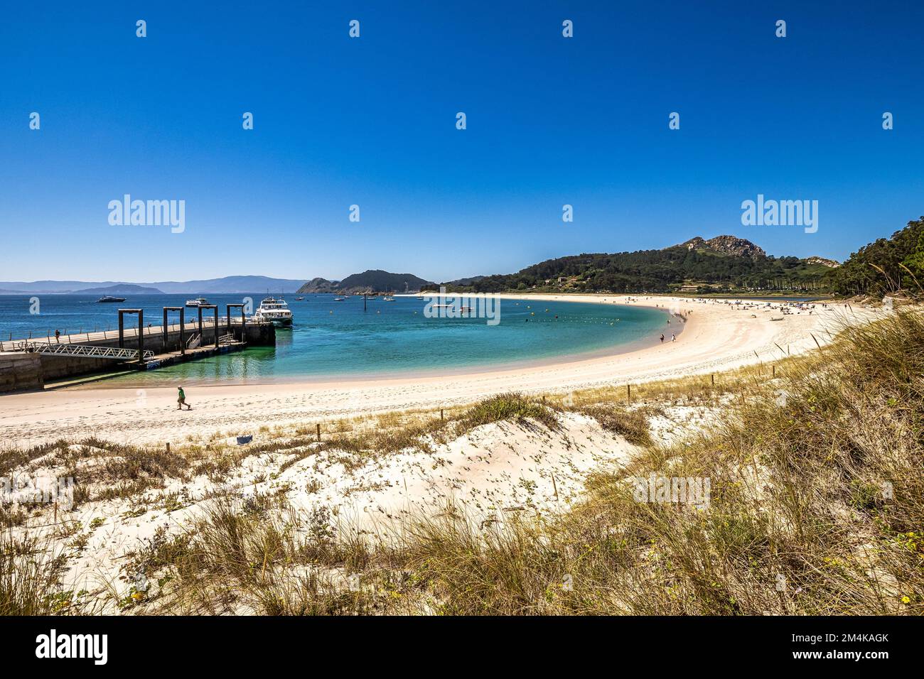 Beach of Rodas in Cies Islands nature reserve, white sand and clear ...