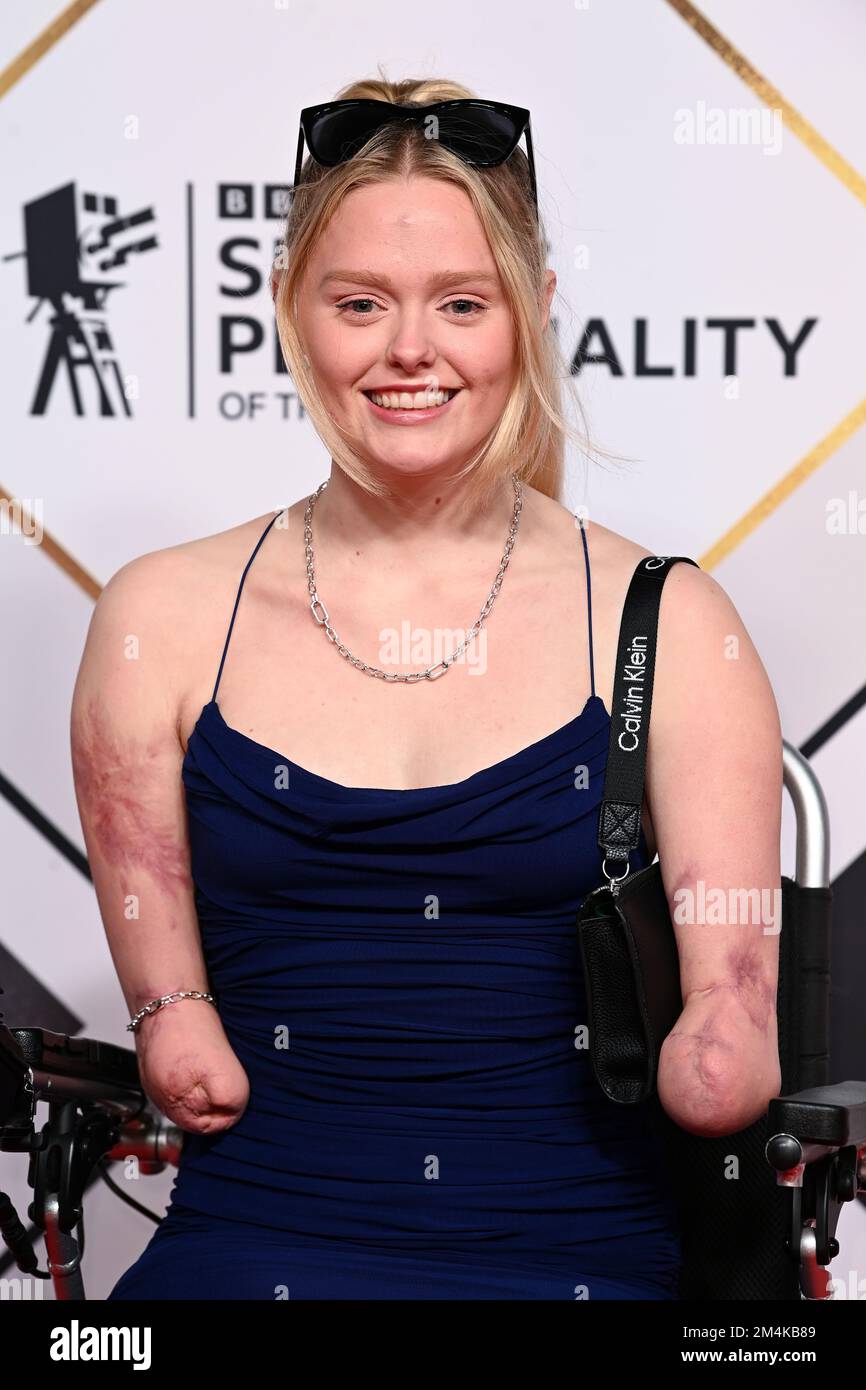 December 21st, 2022, London, UK. Ellie Challis poses on the red carpet ...