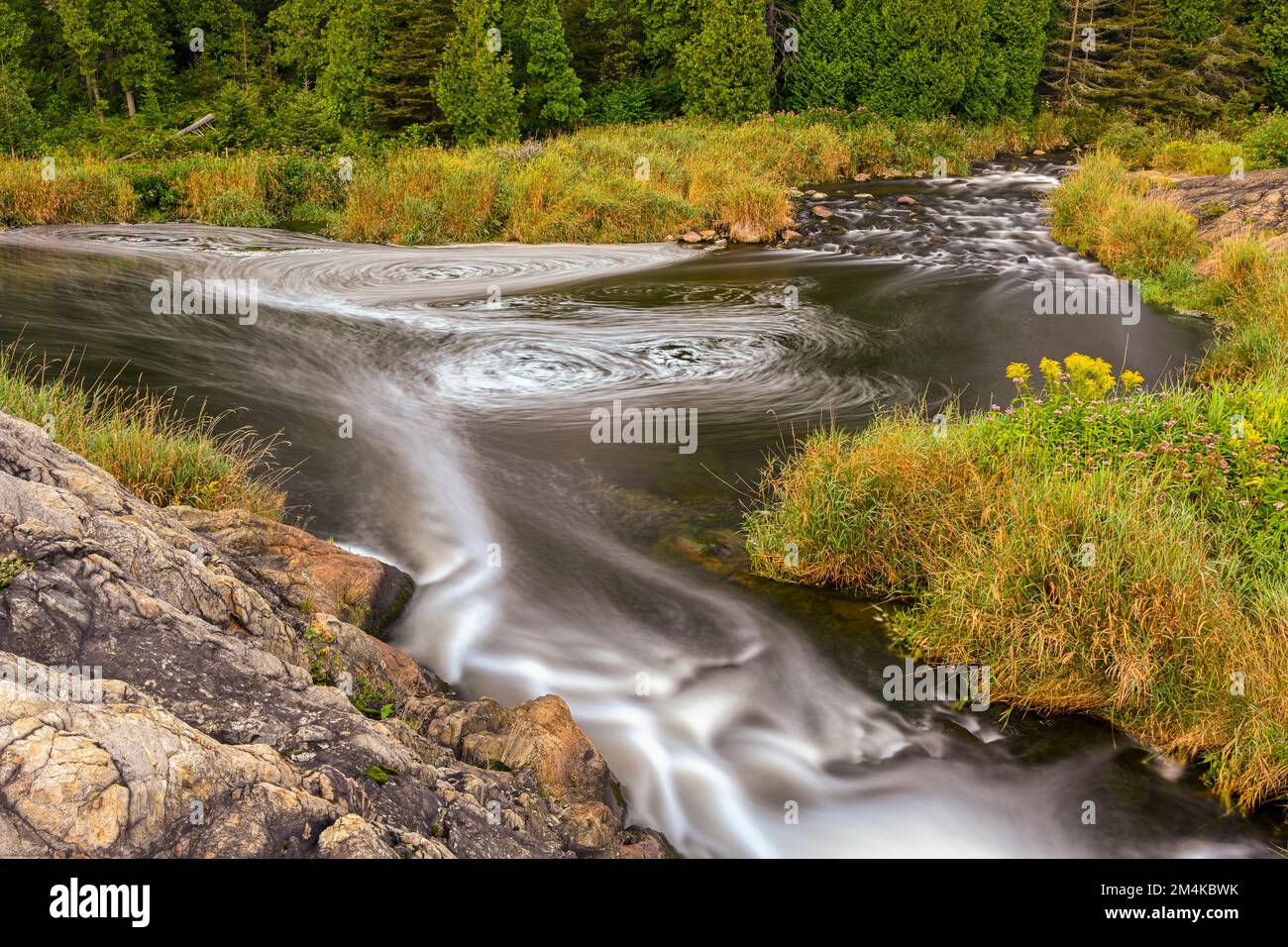 Converging patterns hi-res stock photography and images - Alamy
