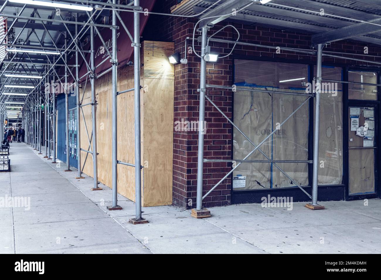 scaffold around the building, construction in Manhattan Stock Photo - Alamy