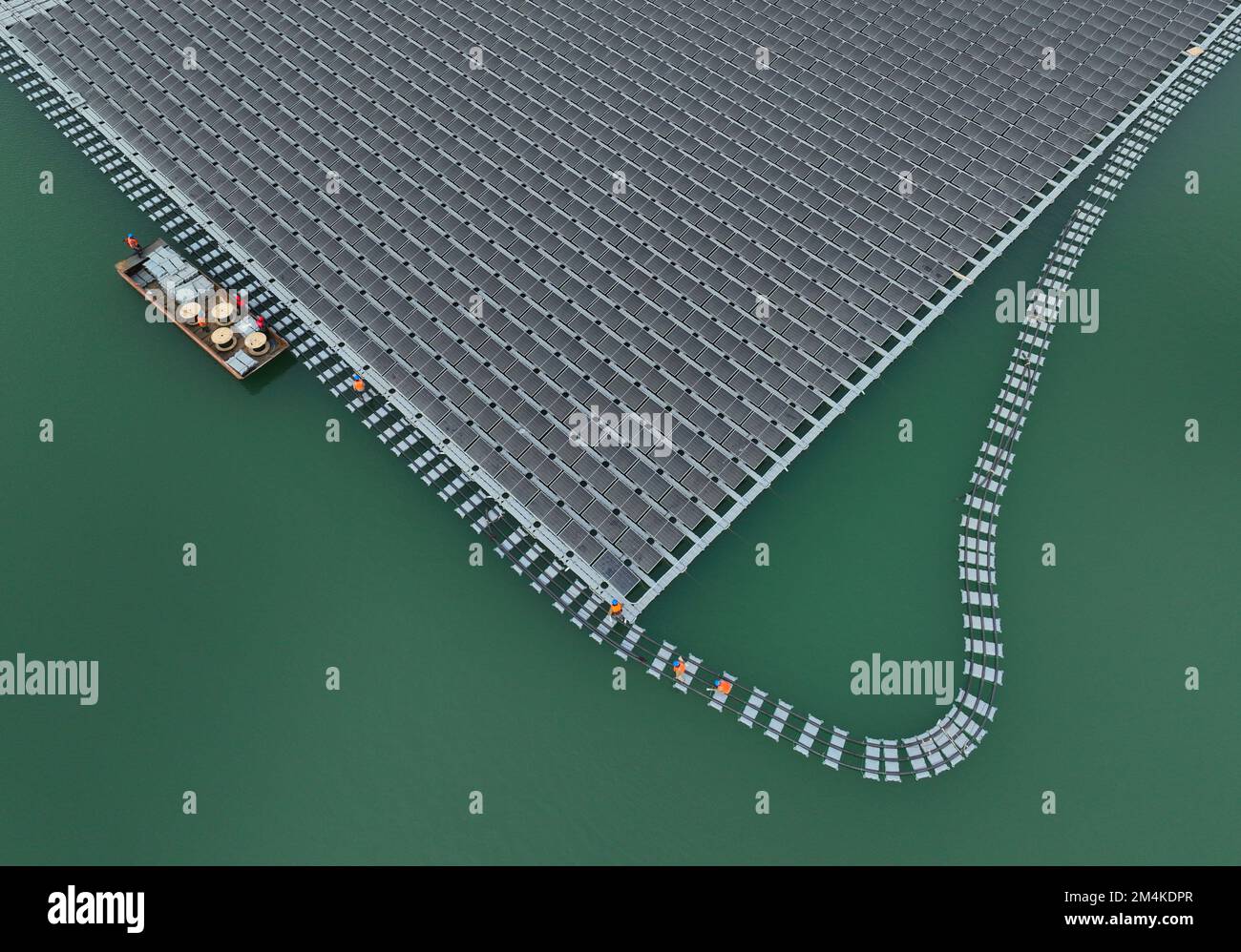 LIAOCHENG, CHINA - DECEMBER 21, 2022 - Workers carry out the final ...