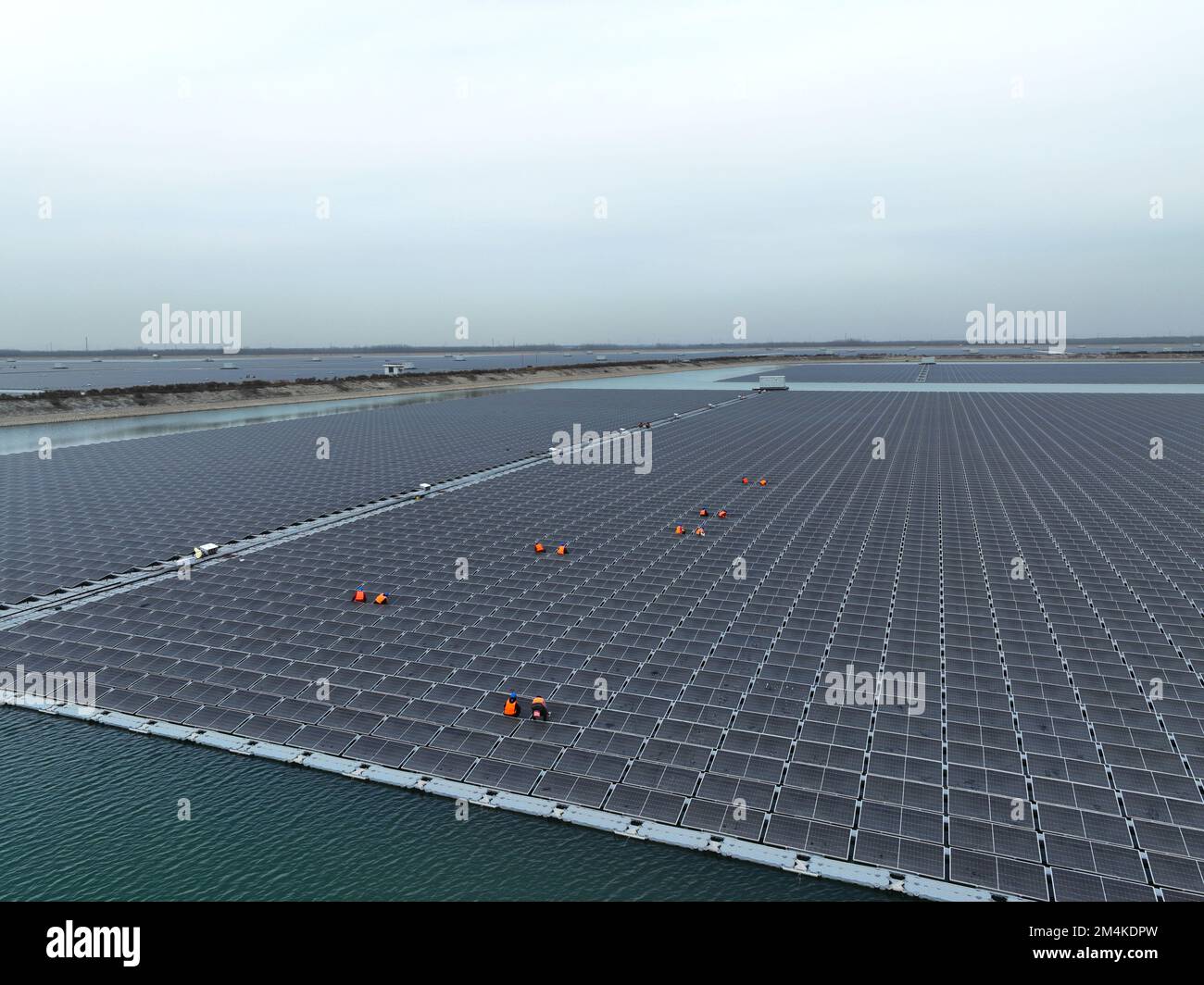 LIAOCHENG, CHINA - DECEMBER 21, 2022 - Workers carry out the final ...