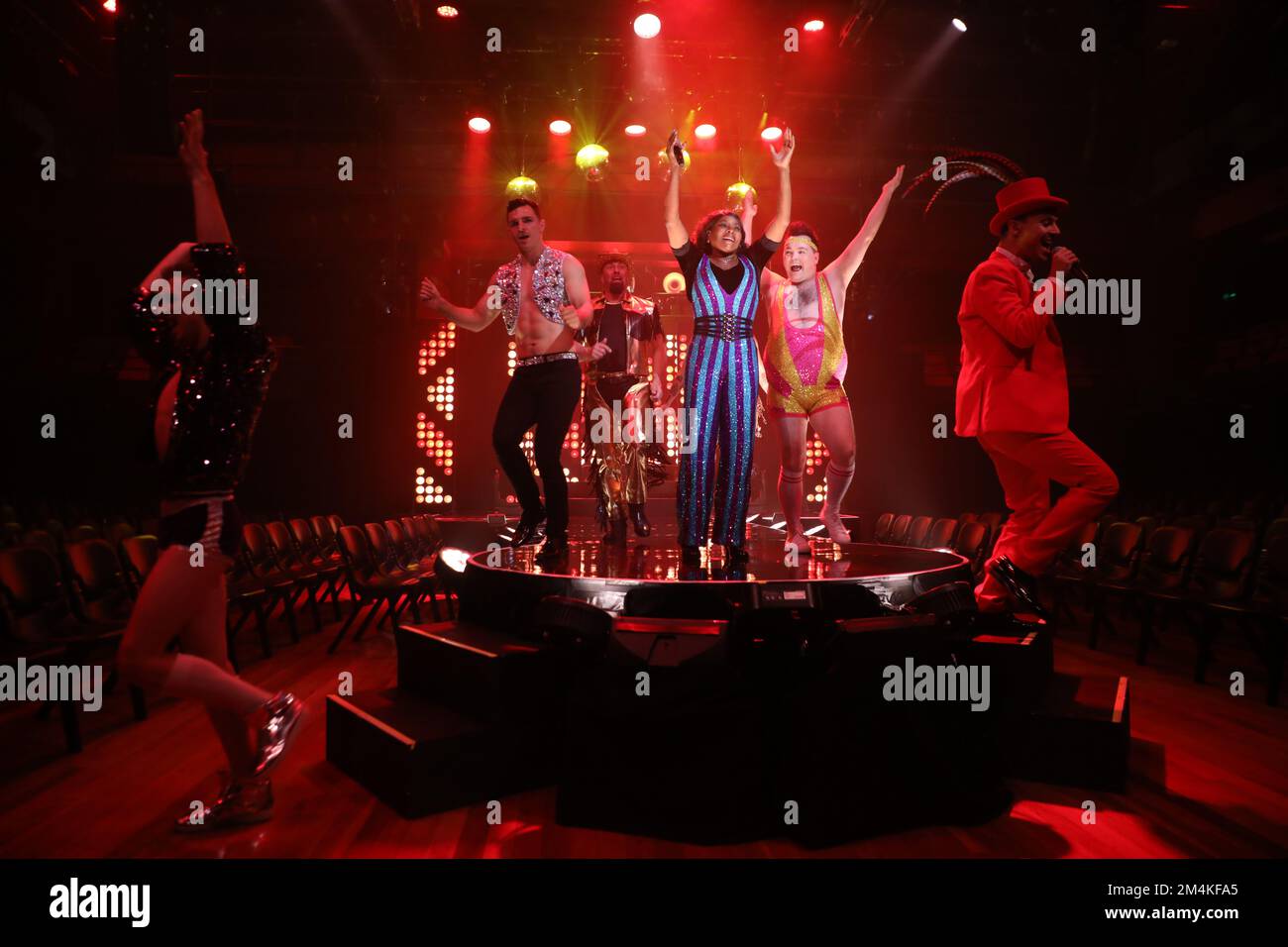 Sydney, Australia. 22nd December 2022. Marcia Hines and the full cast ...
