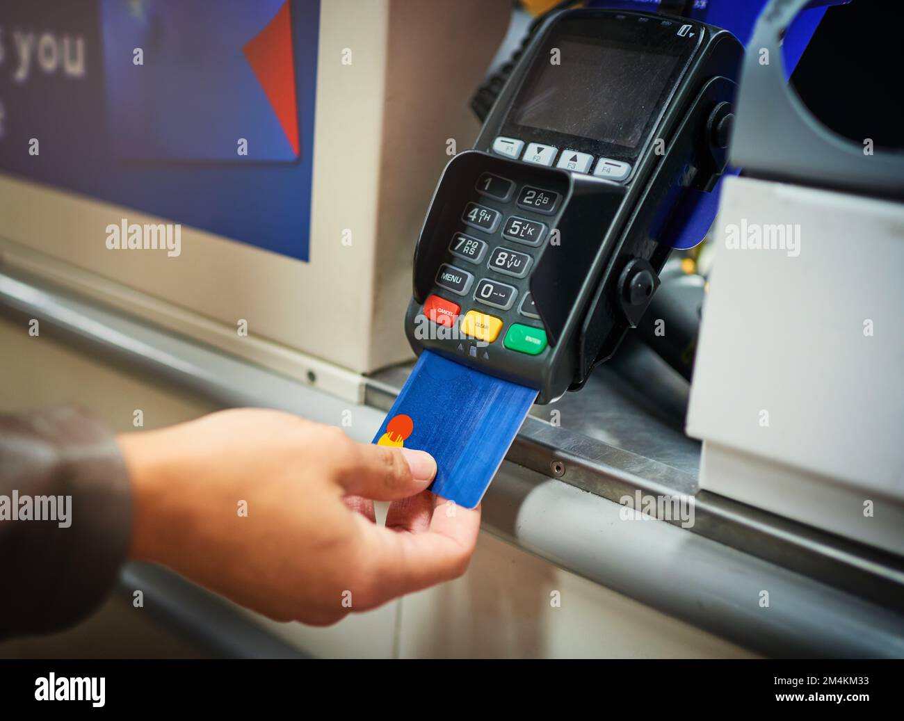 No cash Pay by card. an unrecognizable woman making payment in a store Stock Photo - Alamy
