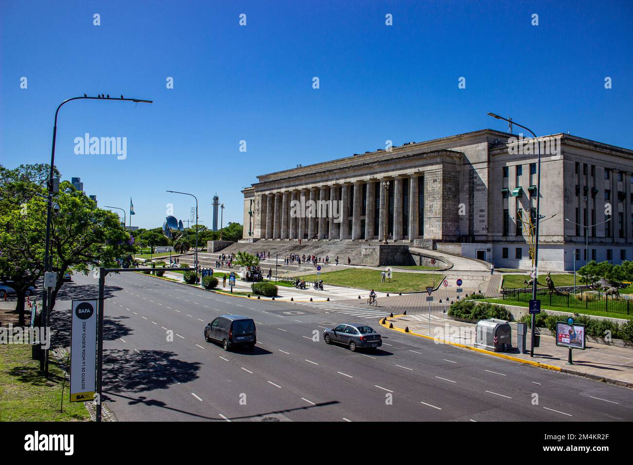 Bustling urban scenery hi-res stock photography and images - Alamy