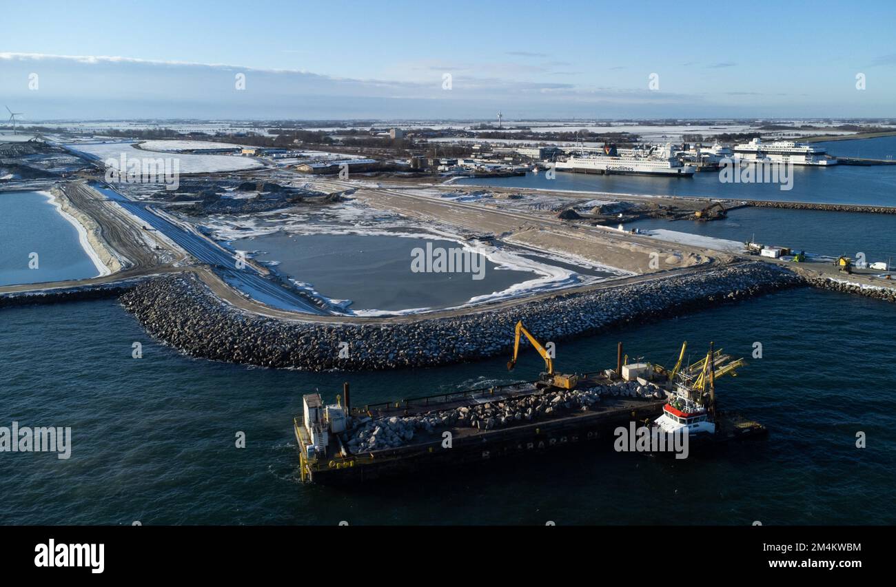 Fehmarn, Germany. 16th Dec, 2022. The excavation pit for the tunnel ...