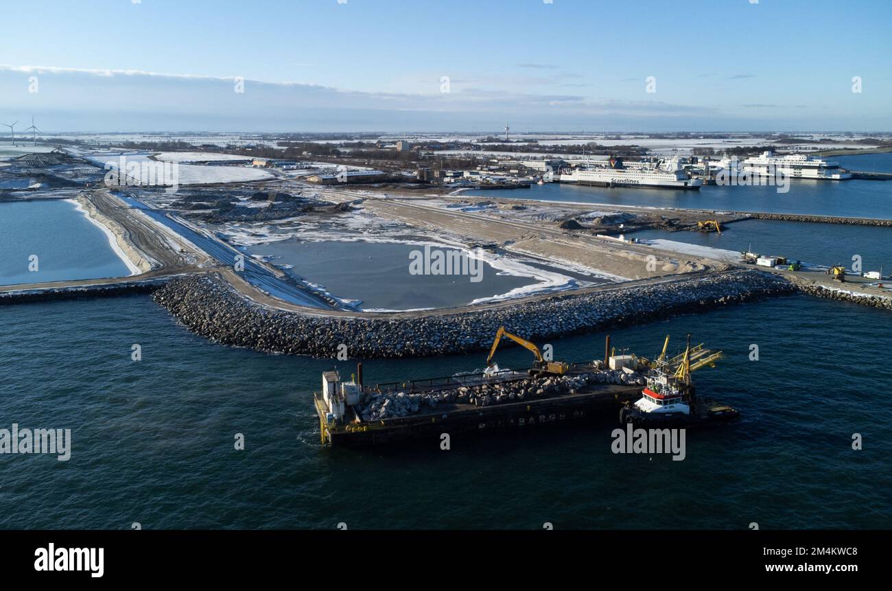 Fehmarn, Germany. 16th Dec, 2022. The excavation pit for the tunnel ...