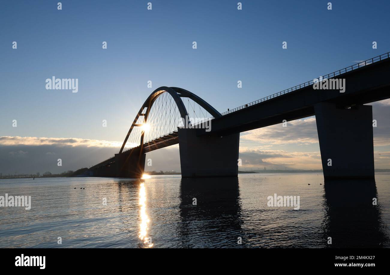 Fehmarn, Germany. 16th Dec, 2022. Vehicles drive over the Fehmarnsund ...