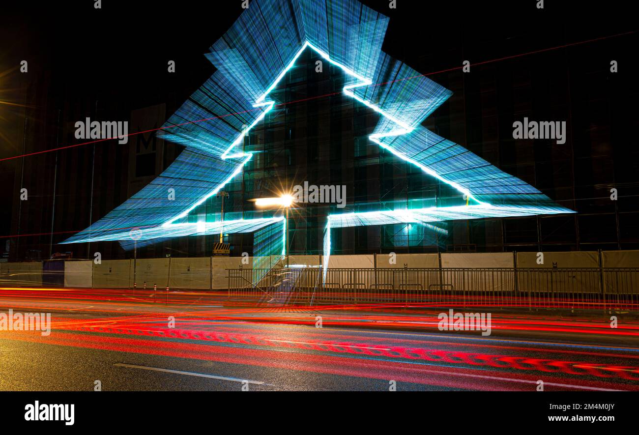Hanover, Germany. 22nd Dec, 2022. Cars drive along the illuminated ...