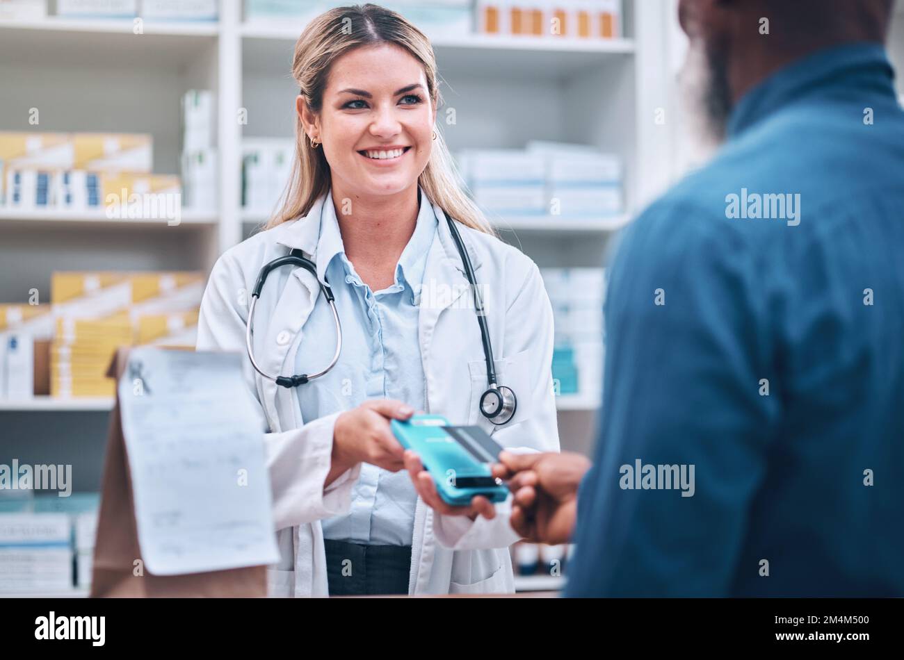 Pharmacy woman hi-res stock photography and images - Alamy