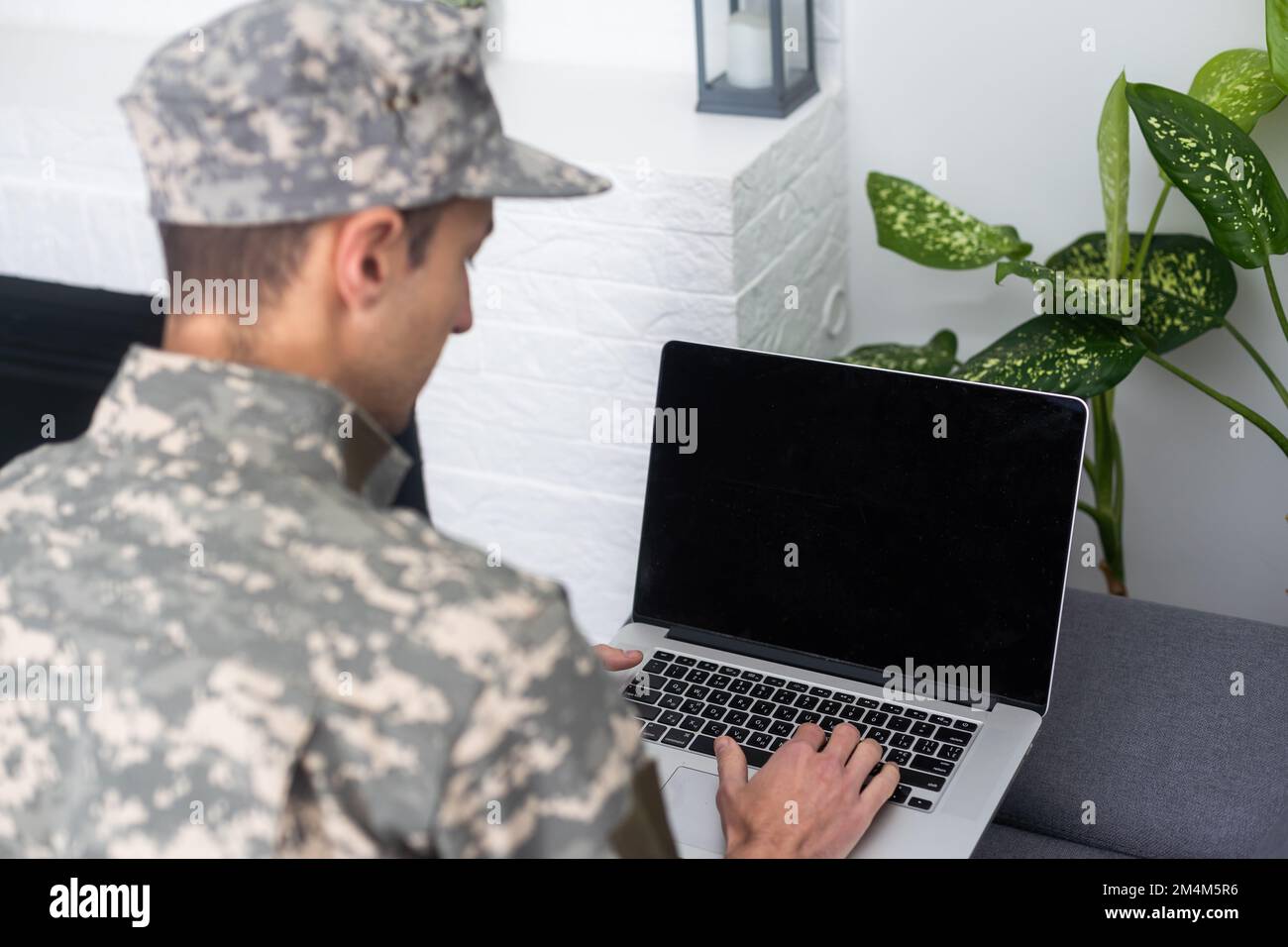 military man in uniform looking at laptop Stock Photo - Alamy