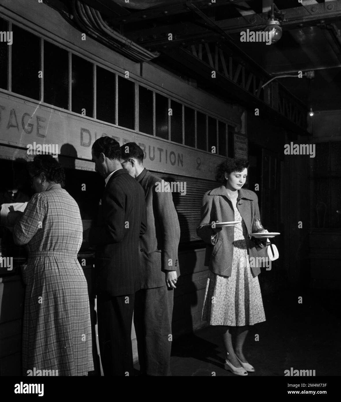 French Worker - Day in the Life of a French Worker. Photographs of ...