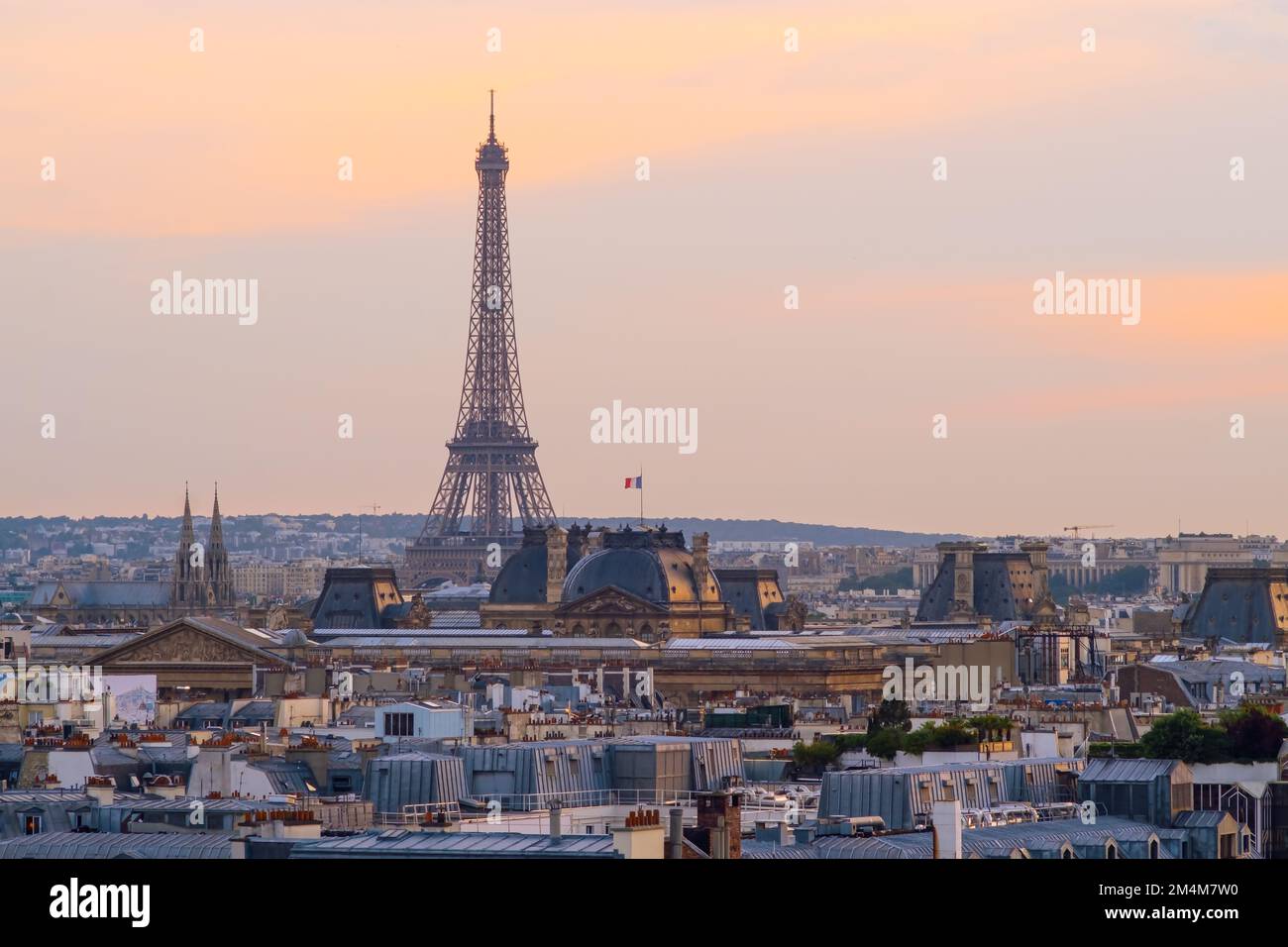Sunset view of Eiffel Tower with Louvre museum, Notre-Dame cathedral ...