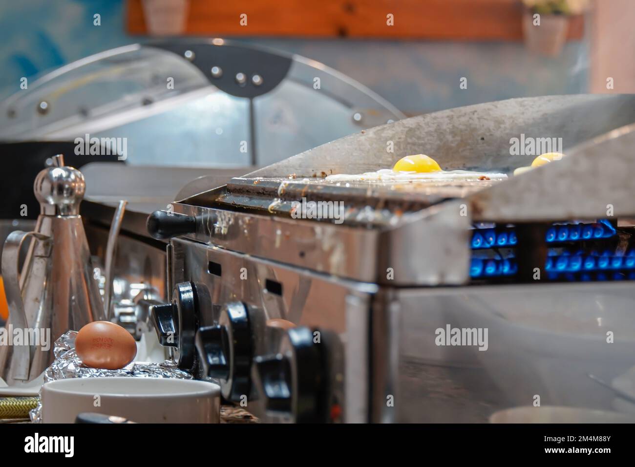 Griddle in the kitchen hi-res stock photography and images - Alamy