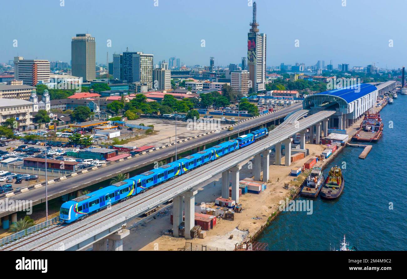 Lagos. 21st Dec, 2022. This photo taken on Dec. 21, 2022 show a train ...