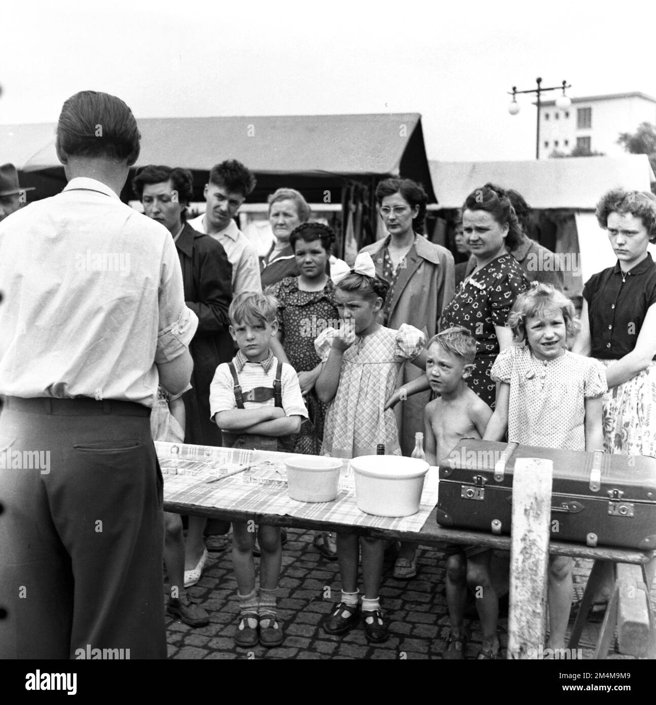 SAAR Story - Miscellaneous - Markets, Statues, Newspaper Stand ...