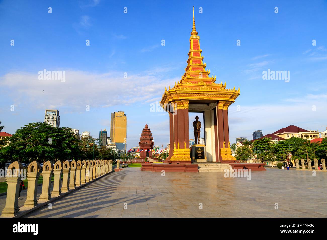 Phnom Penh, Cambodia - November 29, 2022: Independence Monument and ...