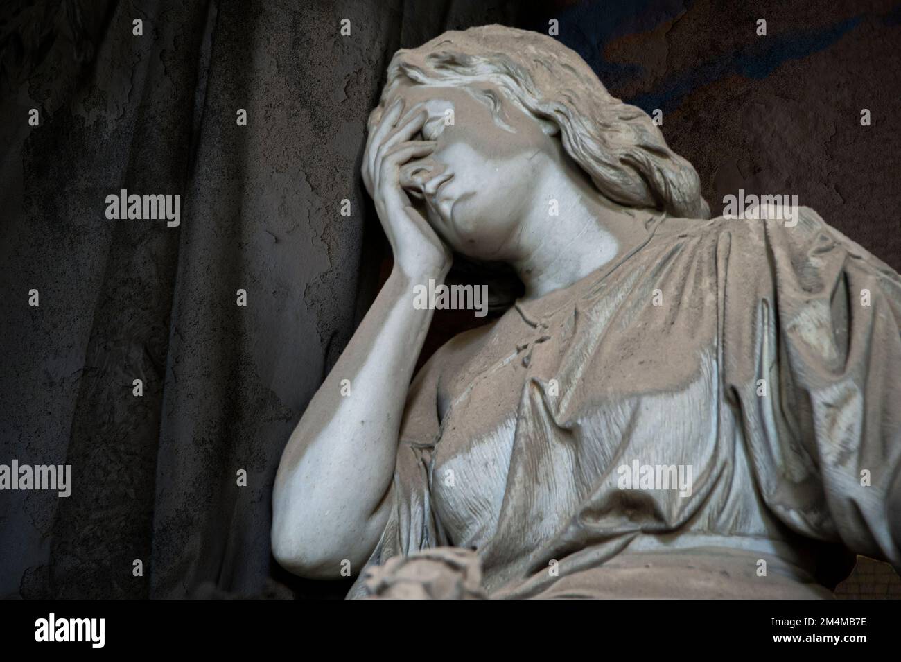 Beautiful statue face woman hi-res stock photography and images - Alamy
