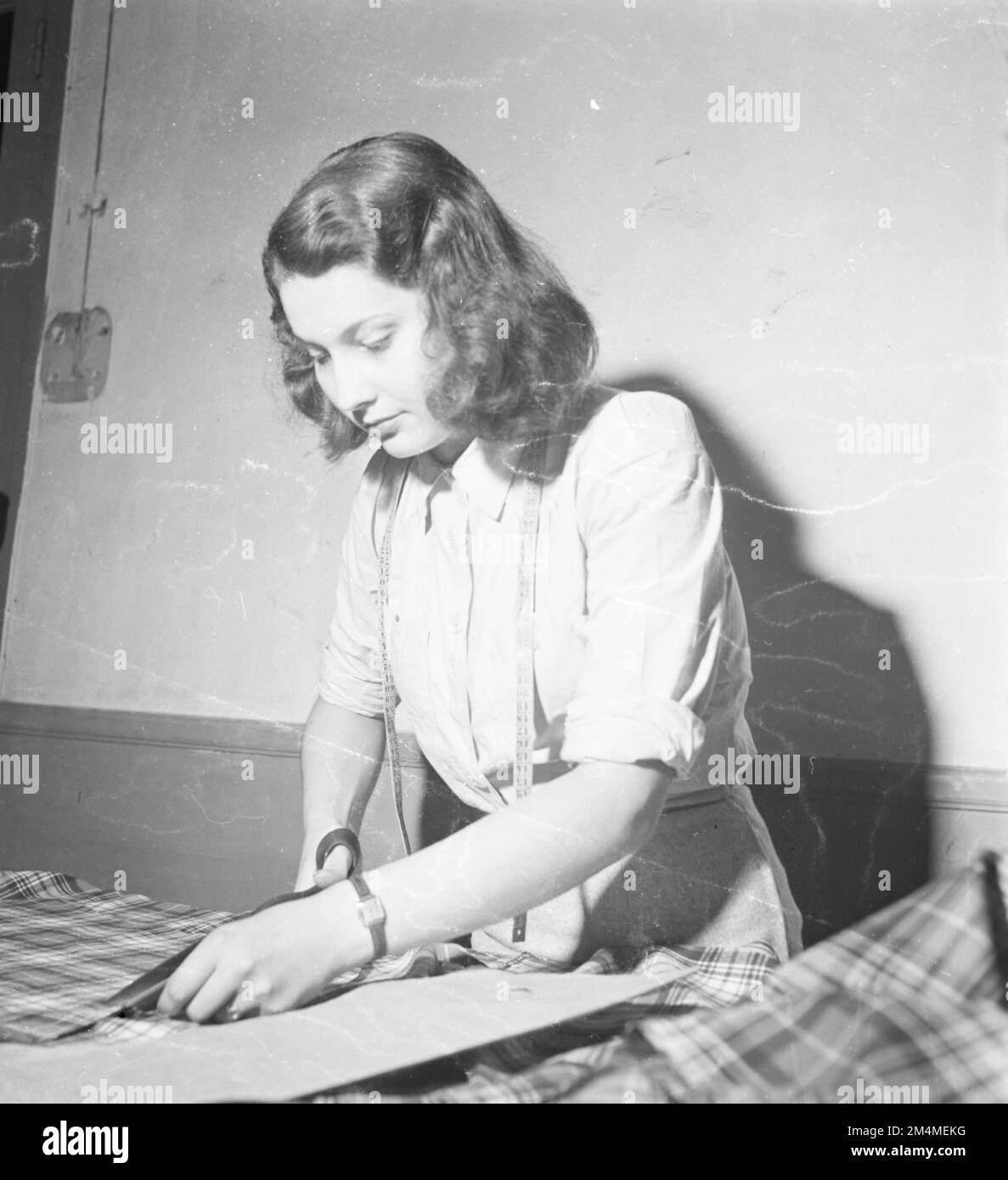 French Worker - Day in the Life of a French Worker. Photographs of ...