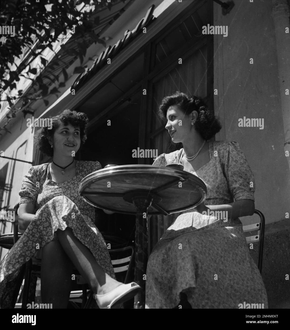 French Worker - Day in the Life of a French Worker. Photographs of ...