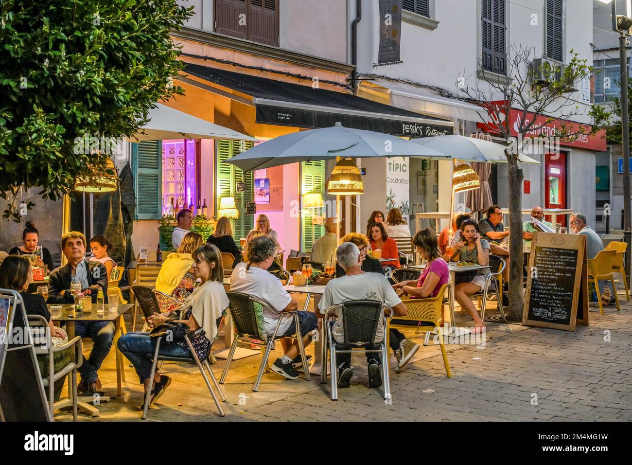 Restaurant, Altstadt, Arta, Mallorca, Spanien Stock Photo - Alamy