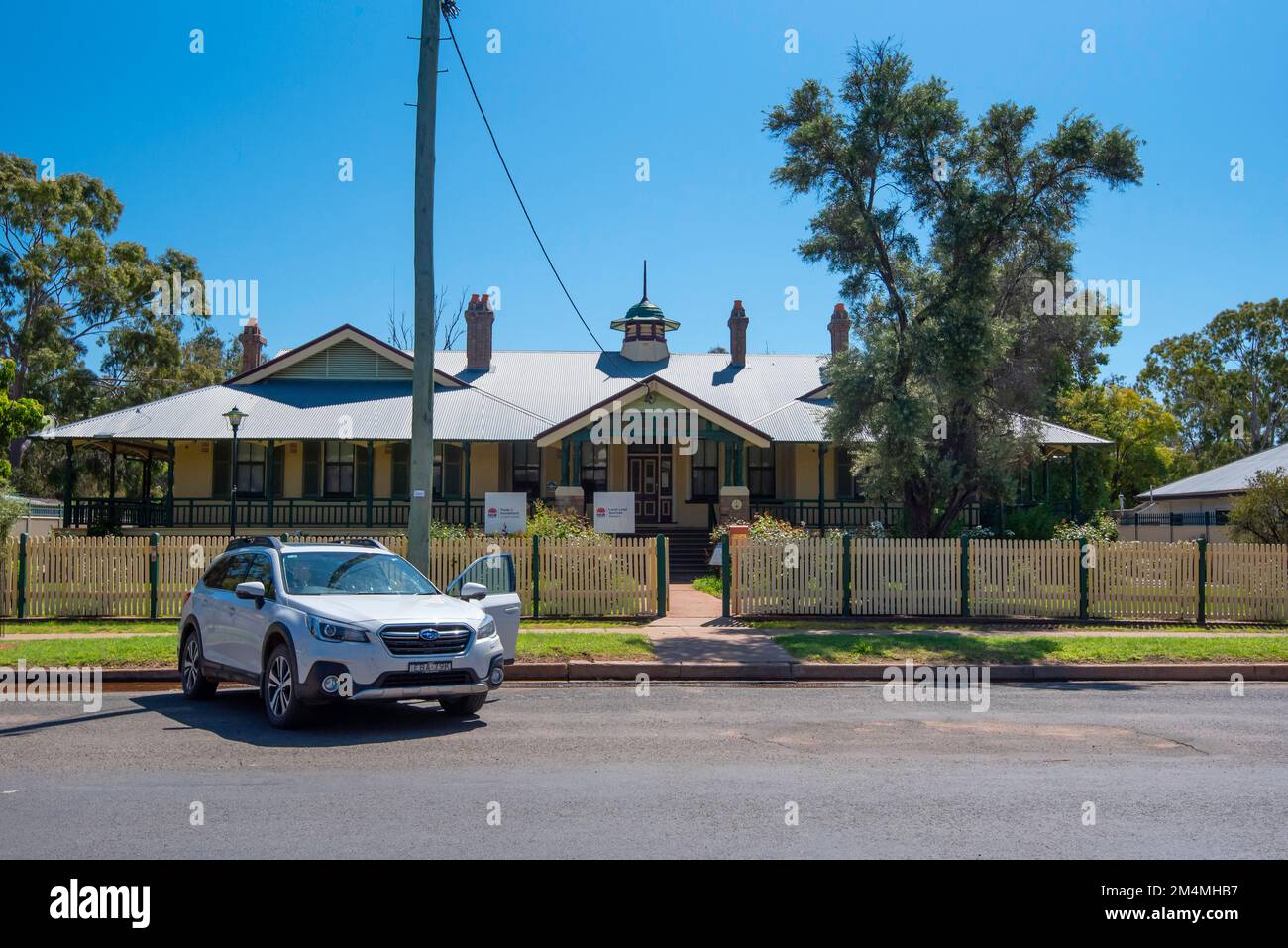 Australian outback building hi-res stock photography and images - Alamy
