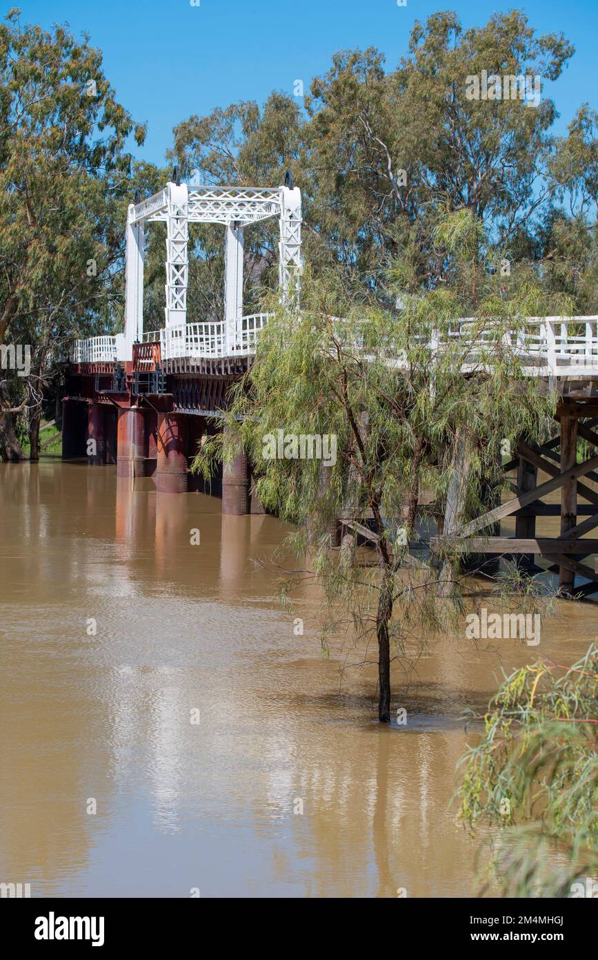 The historic lifting bridge over the Darling River in North Bourke in ...
