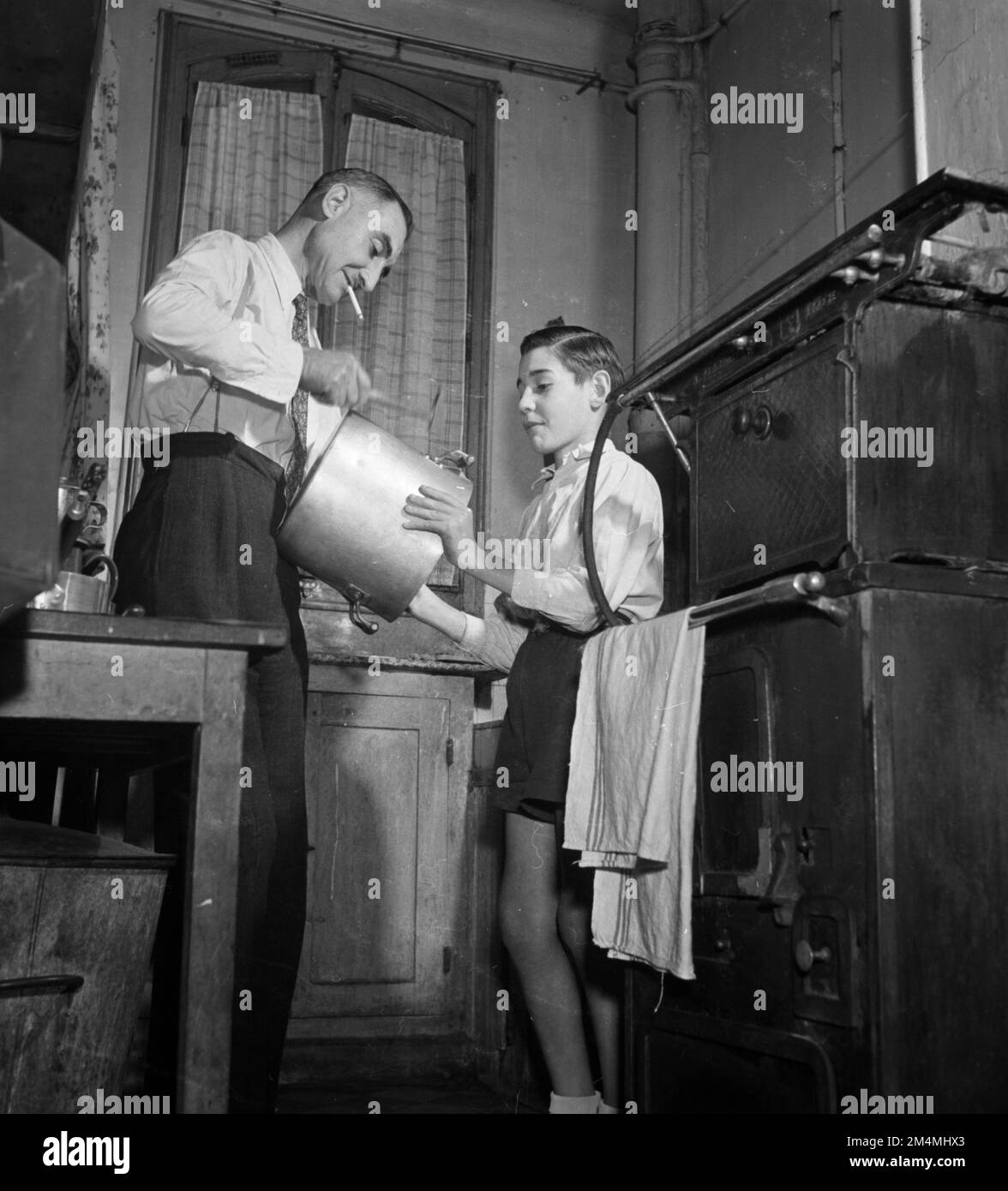 French Worker - Day in the Life of a French Worker. Photographs of ...