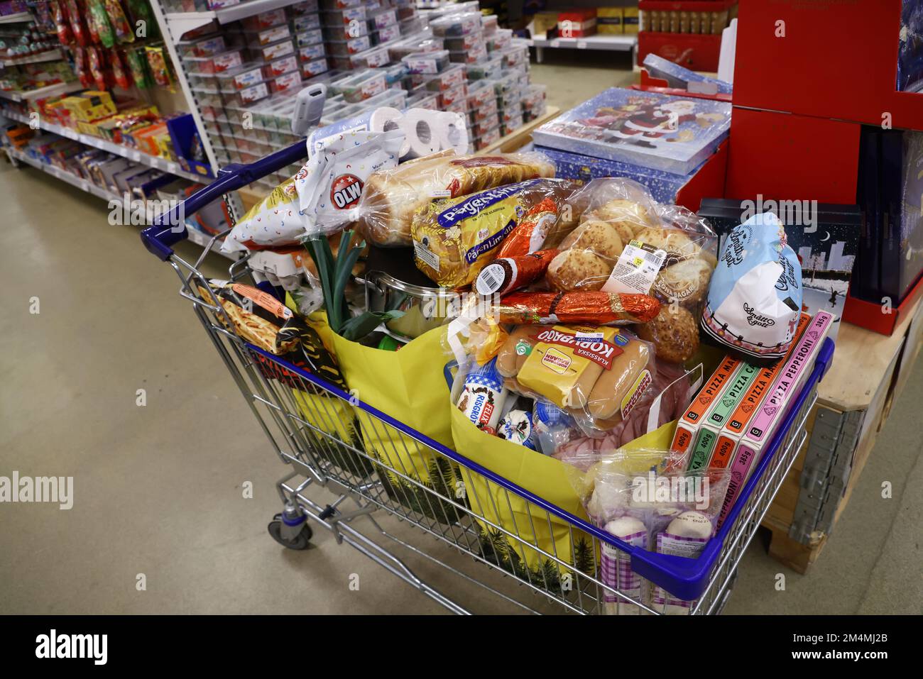 City Gross grocery store a few days before Christmas Eve Stock Photo ...
