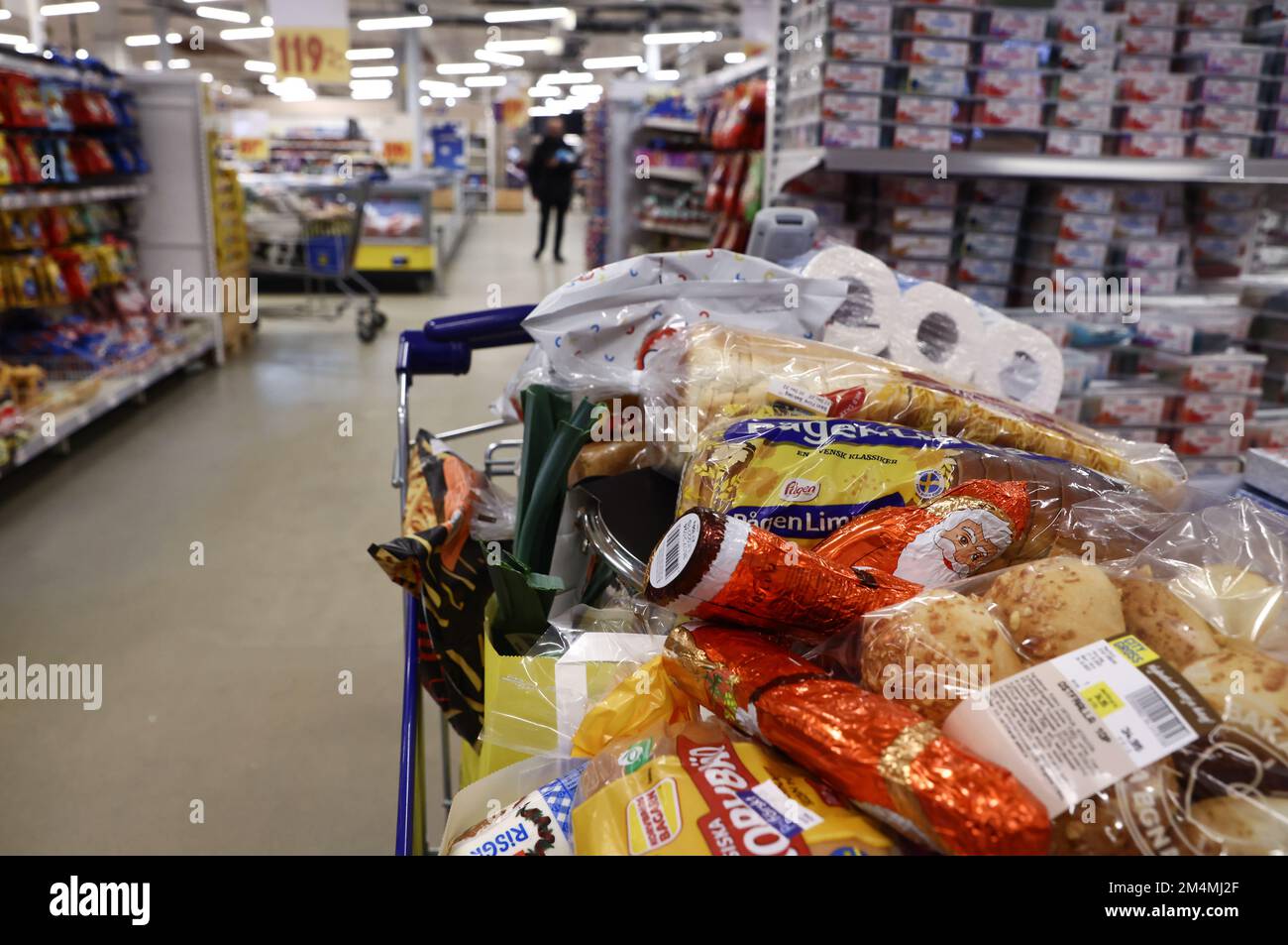 City Gross grocery store a few days before Christmas Eve Stock Photo ...