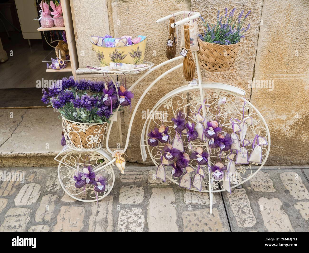 Lavender display hi-res stock photography and images - Alamy