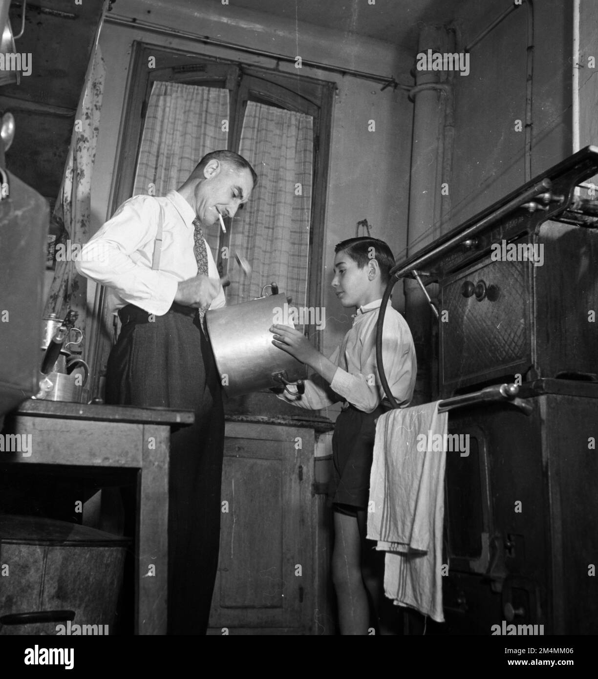 French Worker - Day in the Life of a French Worker. Photographs of ...