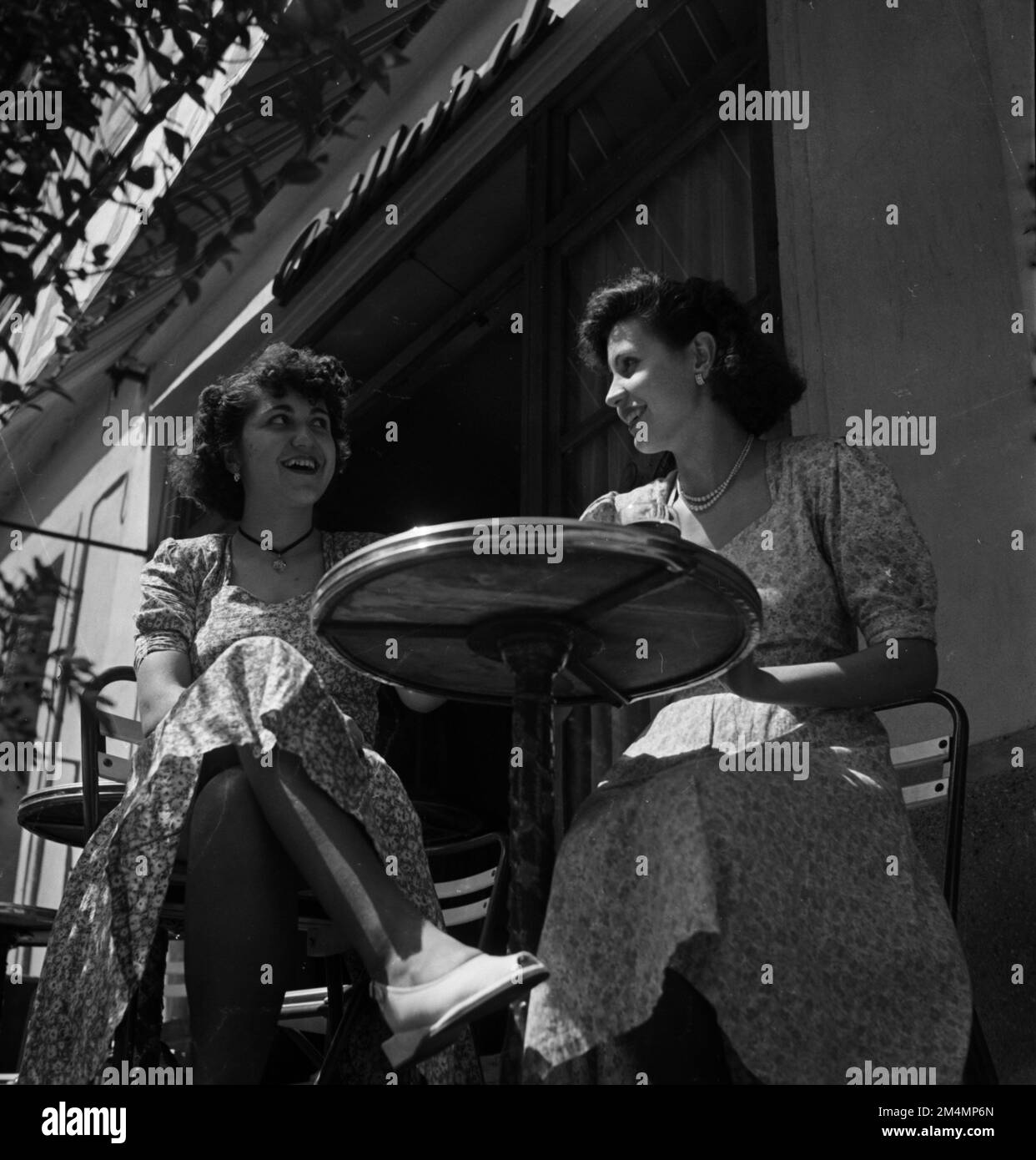 French Worker - Day in the Life of a French Worker. Photographs of ...