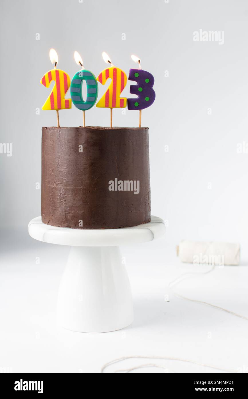 2023 cake, new year cake, chocolate ganache cake on a cake stand Stock ...