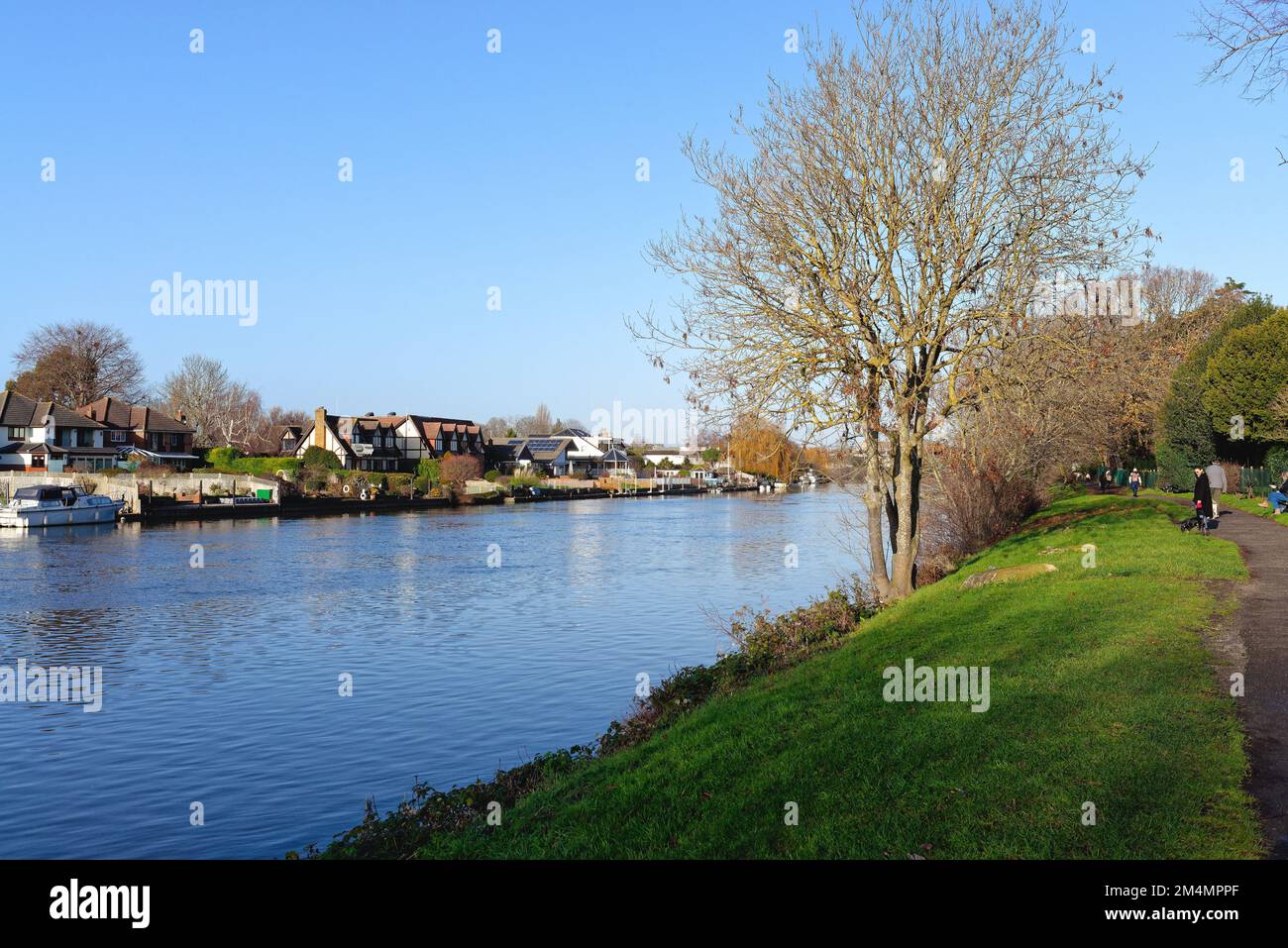 Thames riverside hi-res stock photography and images - Alamy