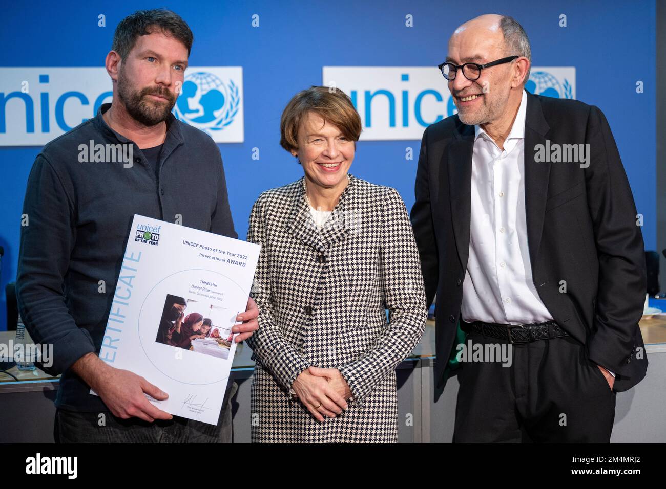 Berlin, Germany. 22nd Dec, 2022. Daniel Pilar (l), receives third place ...