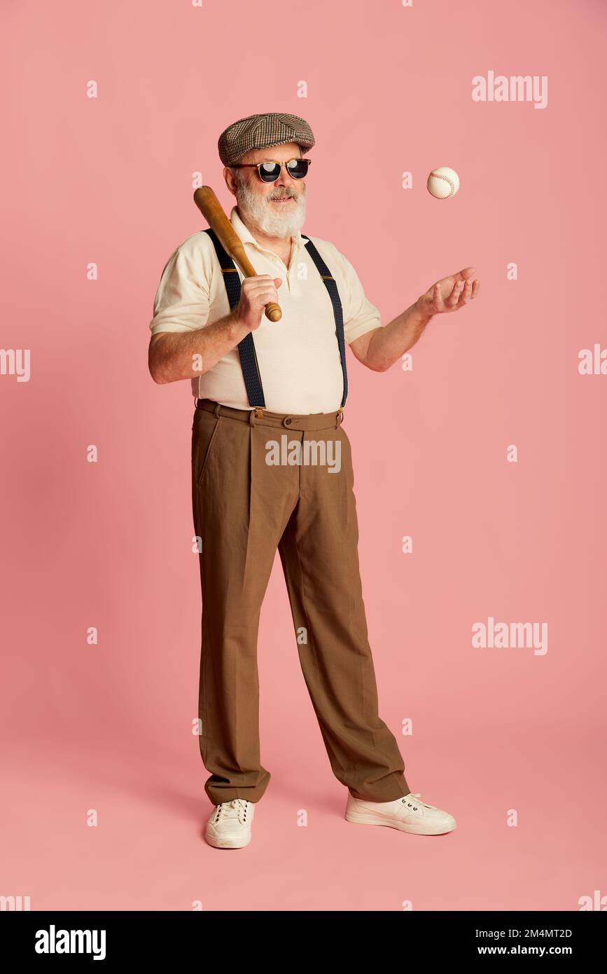 Old man in baseball cap hi-res stock photography and images - Alamy