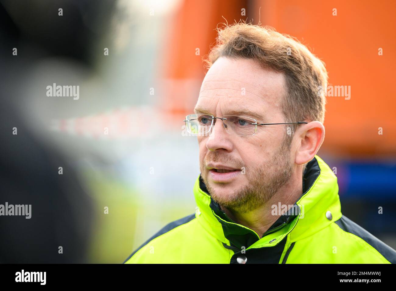 22 December 2022, Schleswig-Holstein, Brunsbüttel: Robby Renner ...