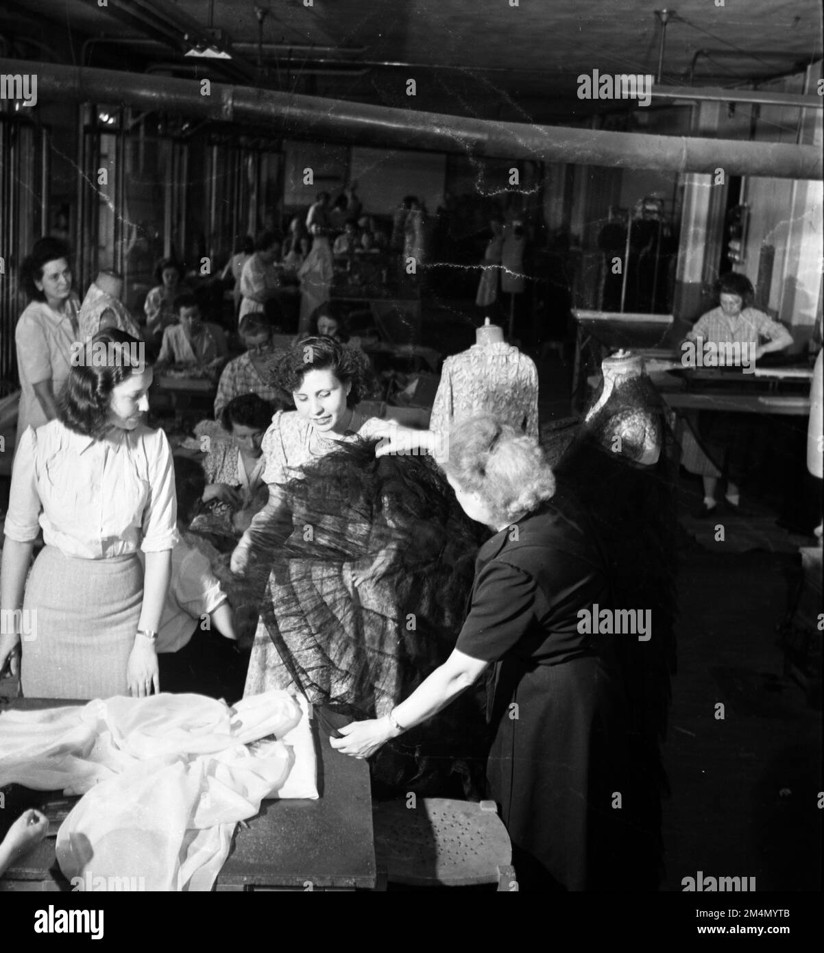 French Worker - Day in the Life of a French Worker. Photographs of ...