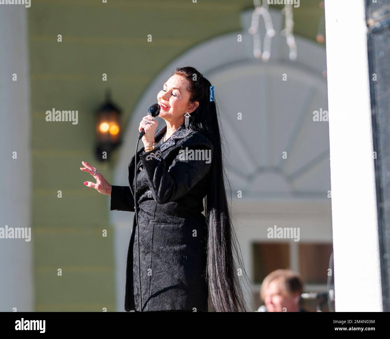 Crystal gayle hi-res stock photography and images - Alamy