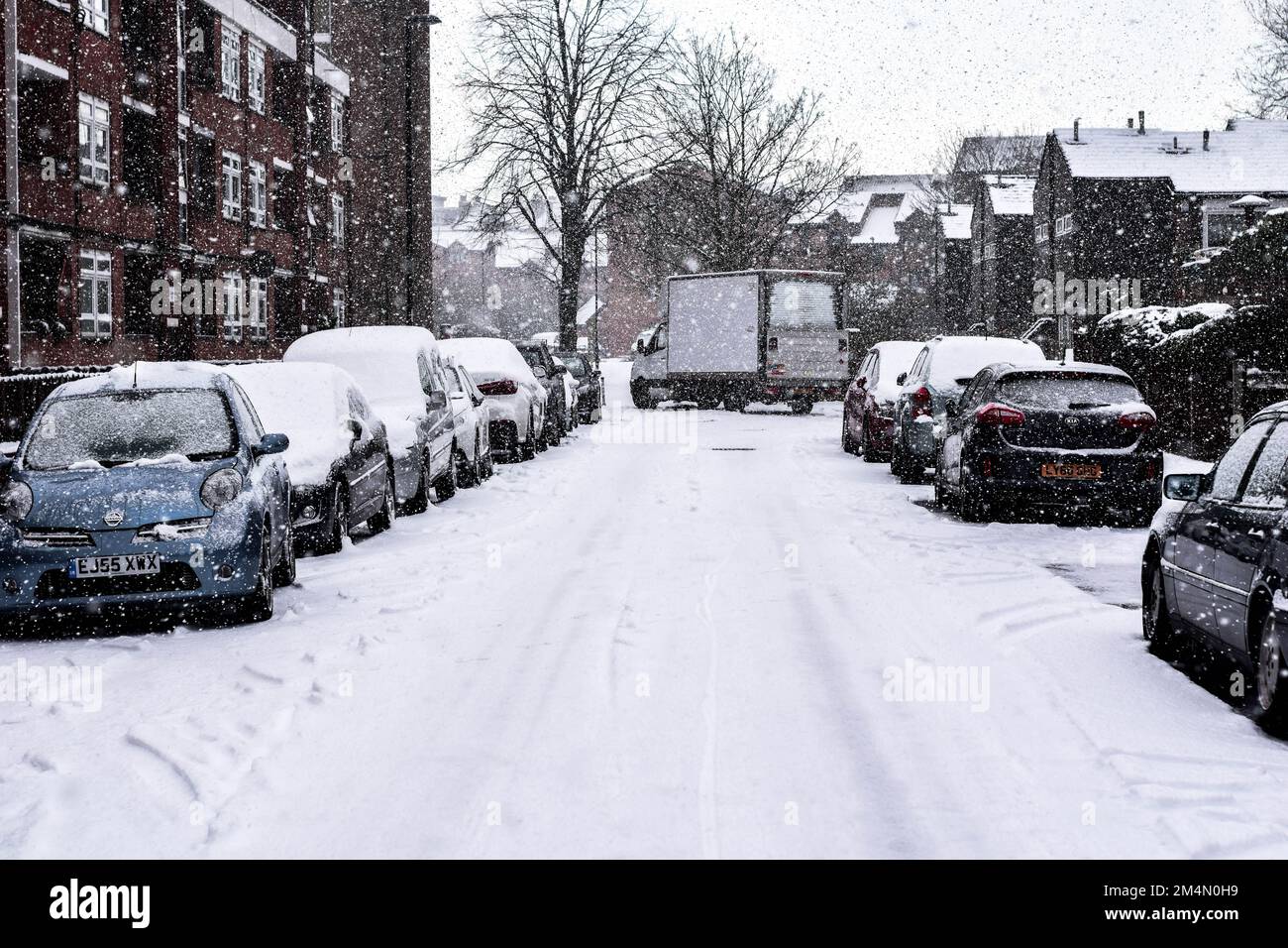 A snowy street in London, UK Stock Photo - Alamy