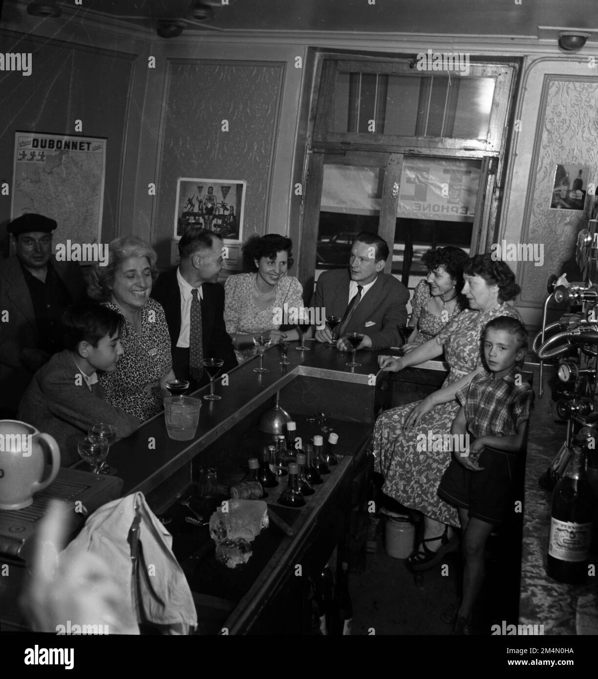 French Worker - Day in the Life of a French Worker. Photographs of ...