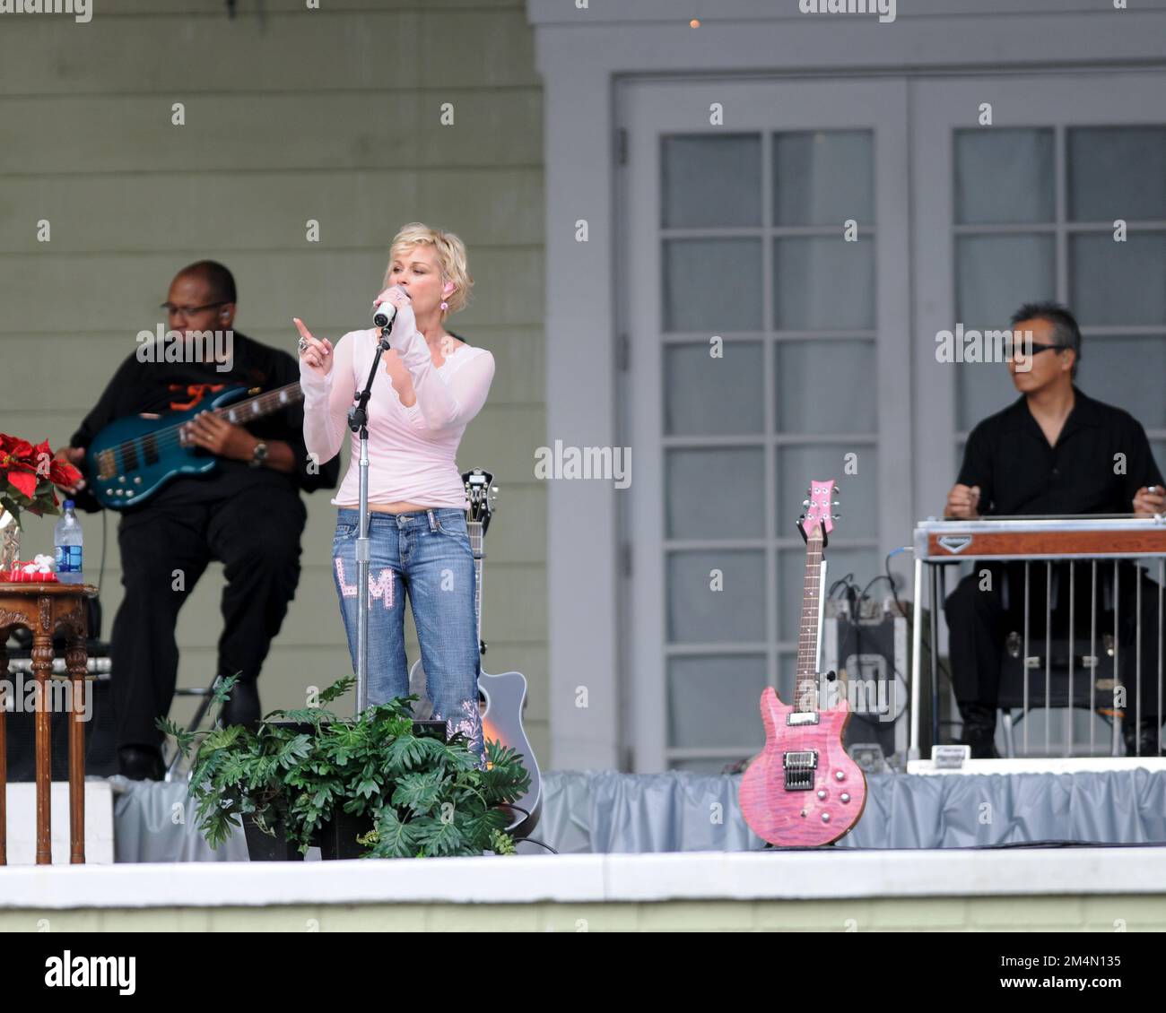 Lorrie morgan hi-res stock photography and images - Alamy