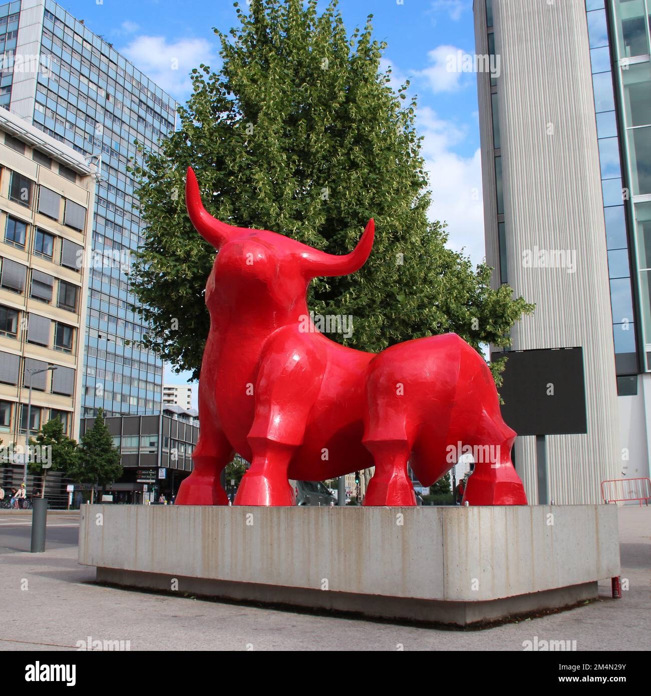 statue of a red bull in nancy (france Stock Photo - Alamy