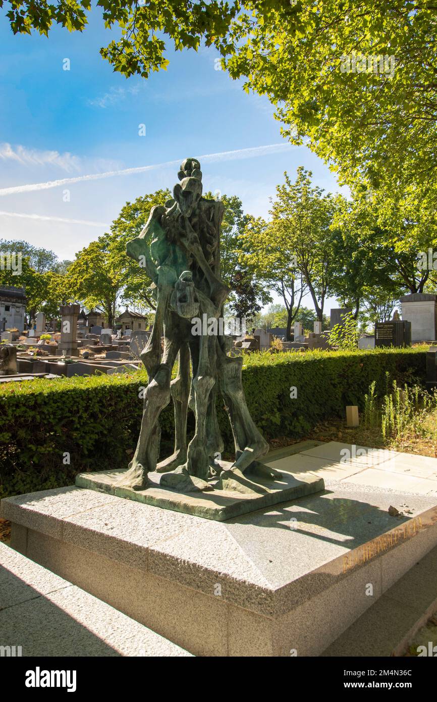 Statue in the Jewish enclosure at Père Lachaise cemetery, Paris, France ...