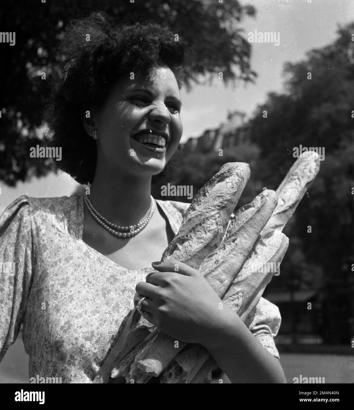 French Worker - Day in the Life of a French Worker. Photographs of ...